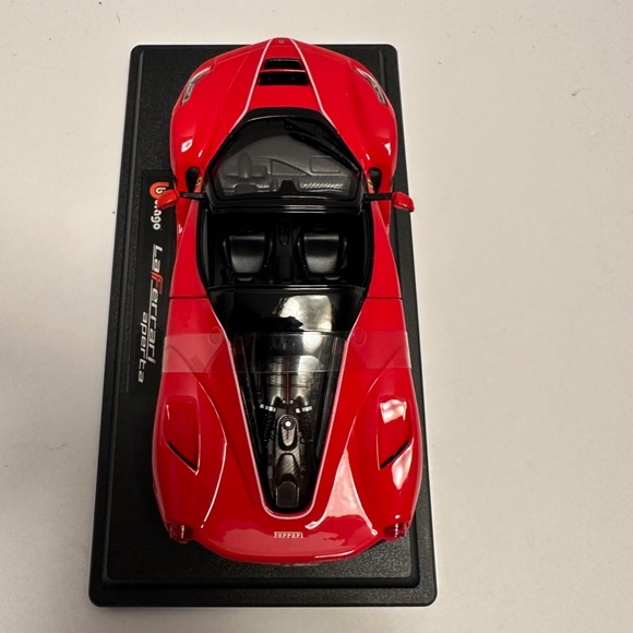 bburago | Toys | Ferrari Laferrari F7 Aperta Red 24 Diecast Model Car ...